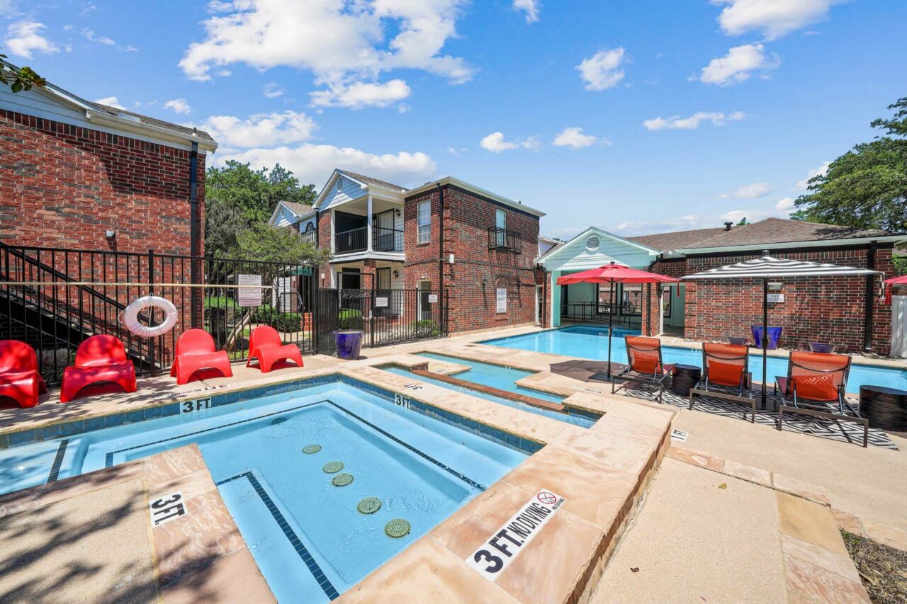 Best Apartments in Irving TX | Oaks at Valley Ranch